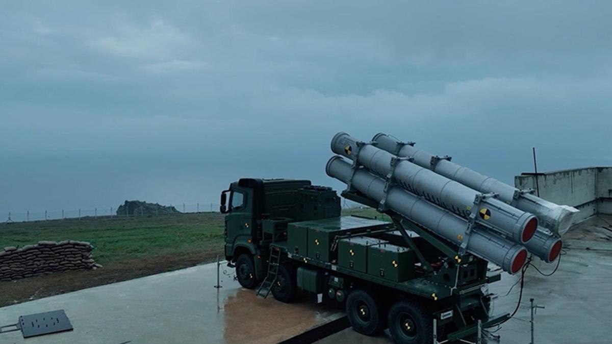 Atmaca füzesi hedefini başarıyla vurdu