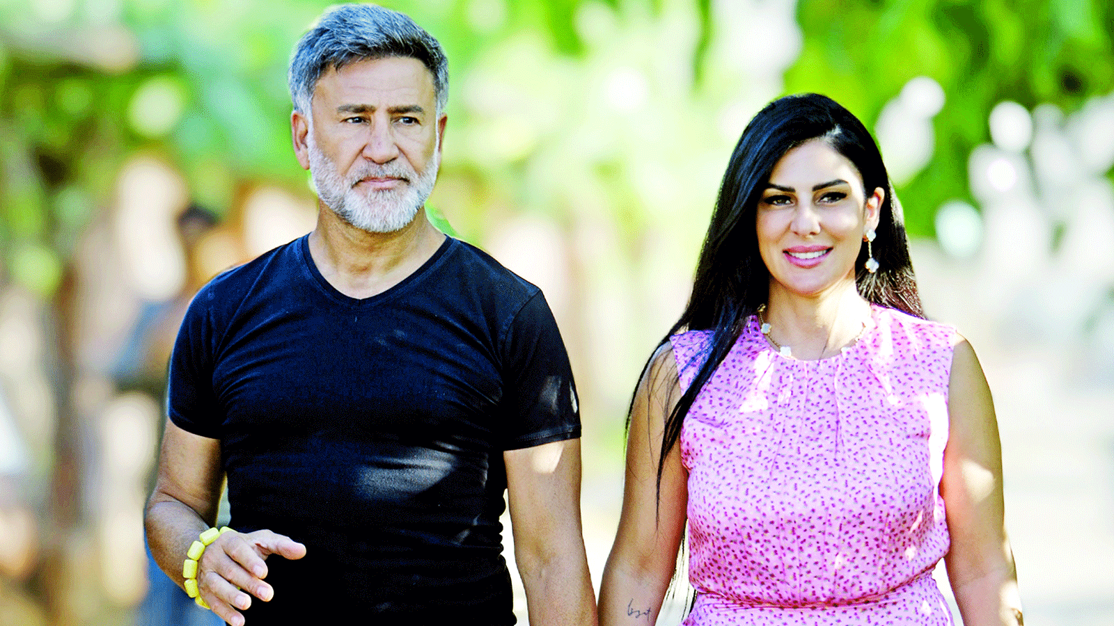 Aşkını koluna kazıdı