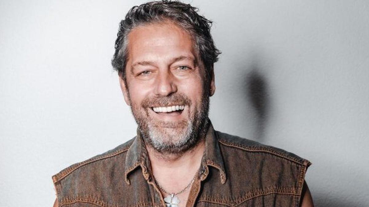 Bora Gencer ilk kez yorumladı: Dokun Bana